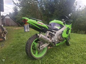 Green Kawasaki Ninja 2002 in Vilnius, with an engine capacity of 0.90 L and mileage of 39 thousand km for 1400 €, photo 4 on AUTOMOTO.COM.LV