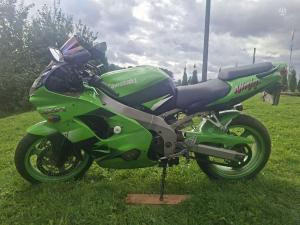 Green Kawasaki Ninja 2002 in Vilnius, with an engine capacity of 0.90 L and mileage of 39 thousand km for 1400 €, photo 5 on AUTOMOTO.COM.LV
