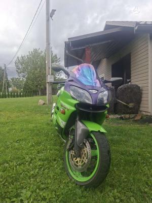 Green Kawasaki Ninja 2002 in Vilnius, with an engine capacity of 0.90 L and mileage of 39 thousand km for 1400 €, photo 6 on AUTOMOTO.COM.LV
