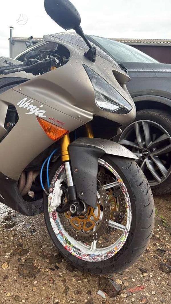Green Kawasaki Ninja 2006 in Vilnius, with an engine capacity of 0.64 L and mileage of 15 thousand km for 3750 €, photo 5 on AUTOMOTO.COM.LV