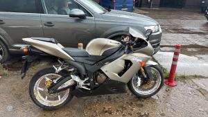Green Kawasaki Ninja 2006 in Vilnius, with an engine capacity of 0.64 L and mileage of 15 thousand km for 3750 €, photo 6 on AUTOMOTO.COM.LV