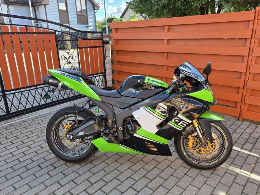 Zaļš Kawasaki Ninja 2006 Kretinga, ar dzinēja tilpumu 0.64 L un nobraukumu 34 tūkst. km par 3100 €, foto 5 vietnē AUTOMOTO.COM.LV