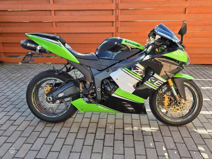 Zaļš Kawasaki Ninja 2006 Kretinga, ar dzinēja tilpumu 0.64 L un nobraukumu 34 tūkst. km par 3100 €, foto 8 vietnē AUTOMOTO.COM.LV
