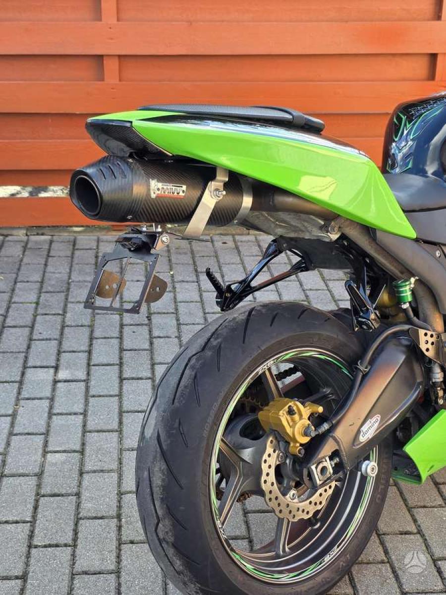 Zaļš Kawasaki Ninja 2006 Kretinga, ar dzinēja tilpumu 0.64 L un nobraukumu 34 tūkst. km par 3100 €, foto 9 vietnē AUTOMOTO.COM.LV