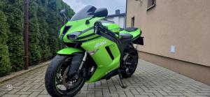 Green Kawasaki Ninja 2007 in Alytus, with an engine capacity of 0.60 L and mileage of 53 thousand km for 3990 €, photo 3 on AUTOMOTO.COM.LV