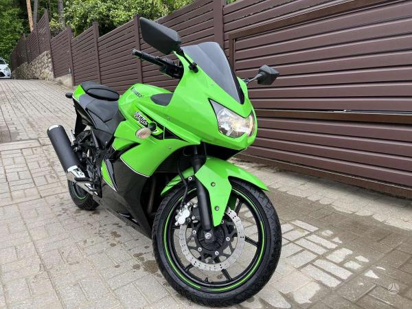 Green Kawasaki Ninja 2012 in Vilnius, with an engine capacity of 0.25 L and mileage of 20 thousand km for 1500 €, photo 2 on AUTOMOTO.COM.LV