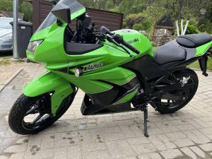 Green Kawasaki Ninja 2012 in Vilnius, with an engine capacity of 0.25 L and mileage of 20 thousand km for 1500 €, photo 4 on AUTOMOTO.COM.LV