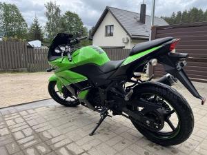 Green Kawasaki Ninja 2012 in Vilnius, with an engine capacity of 0.25 L and mileage of 20 thousand km for 1500 €, photo 5 on AUTOMOTO.COM.LV