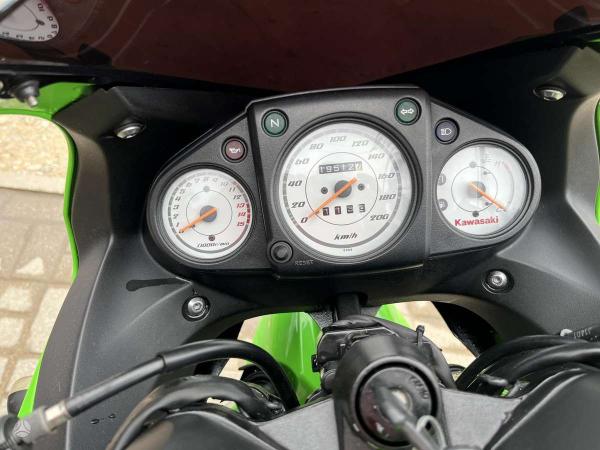 Green Kawasaki Ninja 2012 in Vilnius, with an engine capacity of 0.25 L and mileage of 20 thousand km for 1500 €, photo 5 on AUTOMOTO.COM.LV