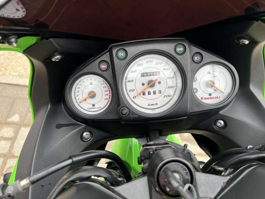 Green Kawasaki Ninja 2012 in Vilnius, with an engine capacity of 0.25 L and mileage of 20 thousand km for 1500 €, photo 6 on AUTOMOTO.COM.LV