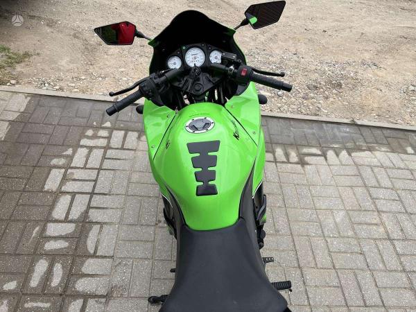 Green Kawasaki Ninja 2012 in Vilnius, with an engine capacity of 0.25 L and mileage of 20 thousand km for 1500 €, photo 7 on AUTOMOTO.COM.LV