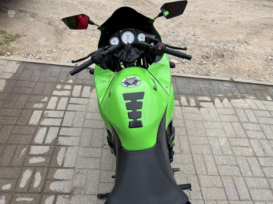 Green Kawasaki Ninja 2012 in Vilnius, with an engine capacity of 0.25 L and mileage of 20 thousand km for 1500 €, photo 8 on AUTOMOTO.COM.LV