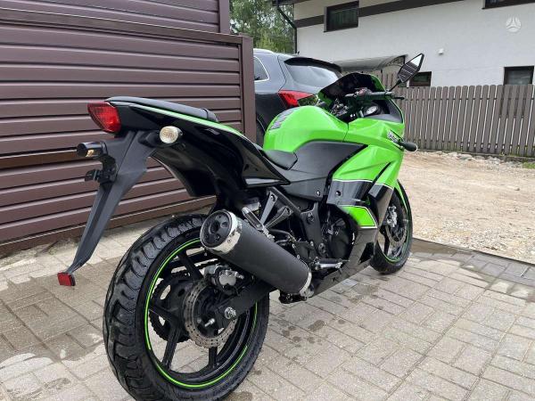 Green Kawasaki Ninja 2012 in Vilnius, with an engine capacity of 0.25 L and mileage of 20 thousand km for 1500 €, photo 8 on AUTOMOTO.COM.LV
