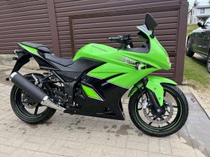 Green Kawasaki Ninja 2012 in Vilnius, with an engine capacity of 0.25 L and mileage of 20 thousand km for 1500 €, photo 10 on AUTOMOTO.COM.LV