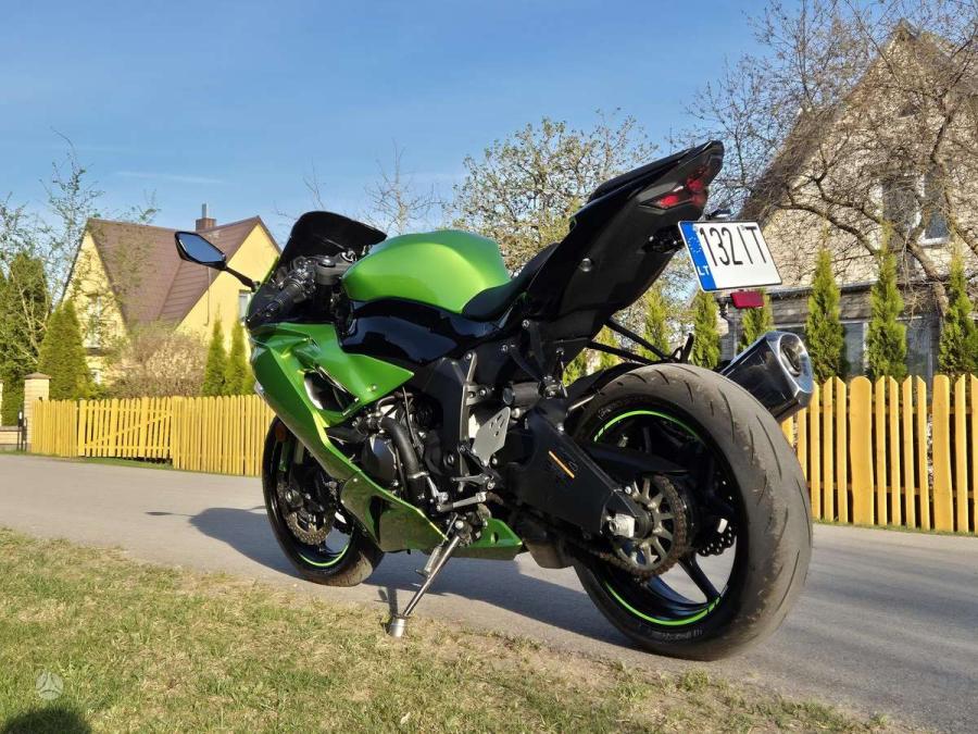 Green Kawasaki Ninja 2022 in Raseiniai, with an engine capacity of 0.64 L and mileage of 2 thousand km for 9250 €, photo 5 on AUTOMOTO.COM.LV