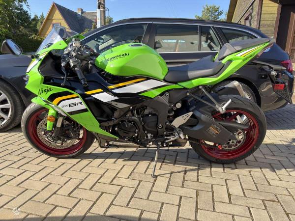 Green Kawasaki Ninja 2025 in Ignalina, with an engine capacity of 0.64 L and mileage of 1 thousand km for 10450 €, photo 1 on AUTOMOTO.COM.LV