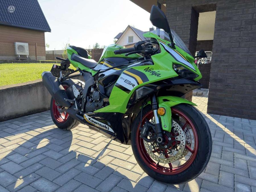Green Kawasaki Ninja 2025 in Ignalina, with an engine capacity of 0.64 L and mileage of 1 thousand km for 10450 €, photo 5 on AUTOMOTO.COM.LV