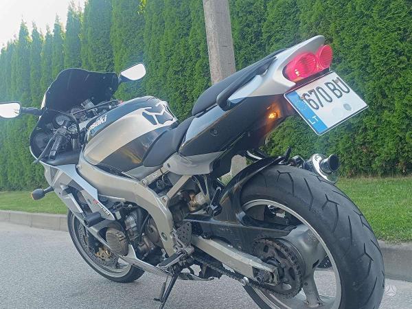 Grey Kawasaki Ninja 2001 in Vilnius, with an engine capacity of 0.60 L and mileage of 25 thousand km for 1850 €, photo 2 on AUTOMOTO.COM.LV