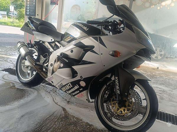 Grey Kawasaki Ninja 2001 in Vilnius, with an engine capacity of 0.60 L and mileage of 25 thousand km for 1850 €, photo 7 on AUTOMOTO.COM.LV