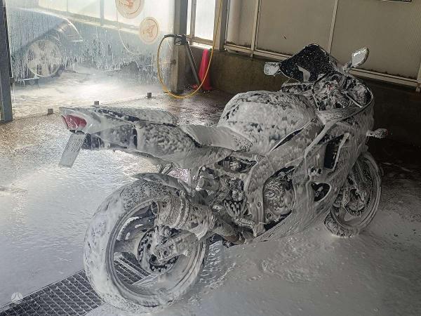 Grey Kawasaki Ninja 2001 in Vilnius, with an engine capacity of 0.60 L and mileage of 25 thousand km for 1850 €, photo 8 on AUTOMOTO.COM.LV