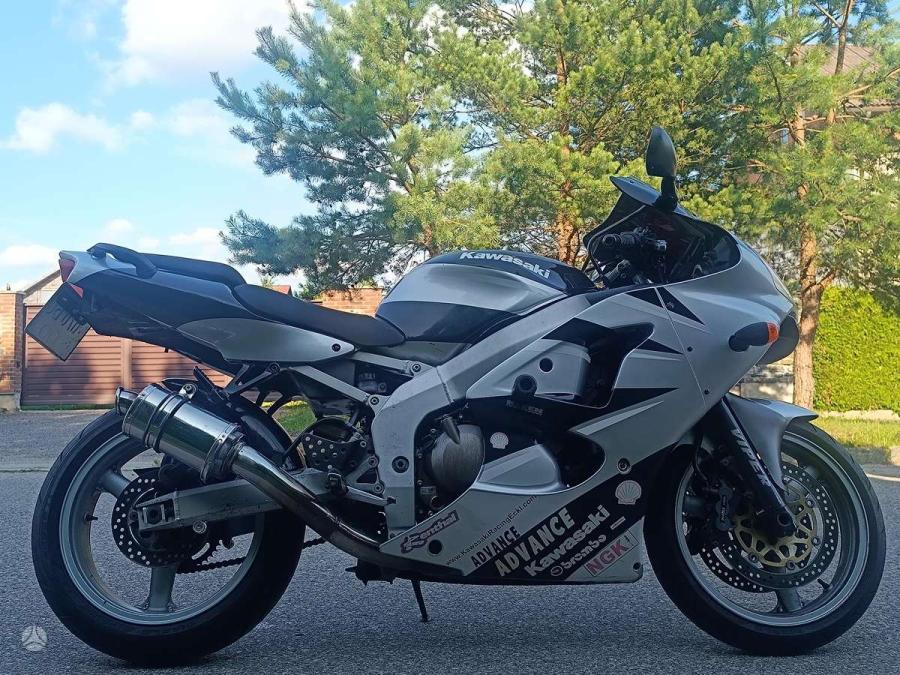Серый Кавасаки Ninja 2001 в Вильнюс, объемом двигателя 0.60 л и пробегом 25 тыс. км за 1850 €, фото 1 на AUTOMOTO.COM.LV
