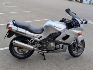 Pelēks Kawasaki Ninja 2004 Kauņa, ar dzinēja tilpumu 0.60 L un nobraukumu 18 tūkst. km par 1600 €, foto 5 vietnē AUTOMOTO.COM.LV