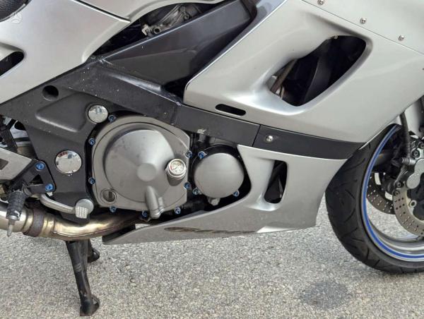 Pelēks Kawasaki Ninja 2004 Kauņa, ar dzinēja tilpumu 0.60 L un nobraukumu 18 tūkst. km par 1600 €, foto 9 vietnē AUTOMOTO.COM.LV