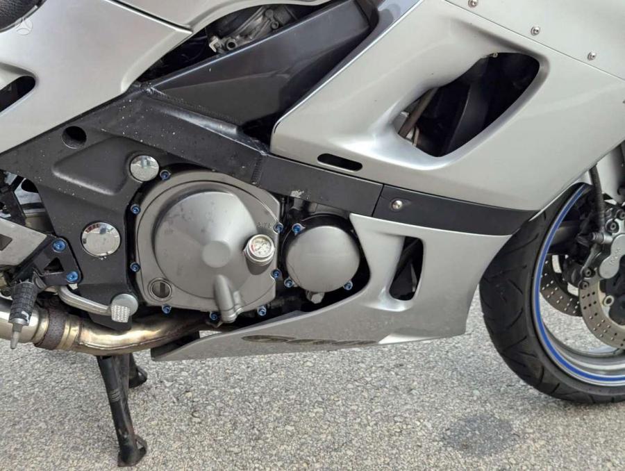 Pelēks Kawasaki Ninja 2004 Kauņa, ar dzinēja tilpumu 0.60 L un nobraukumu 18 tūkst. km par 1600 €, foto 9 vietnē AUTOMOTO.COM.LV