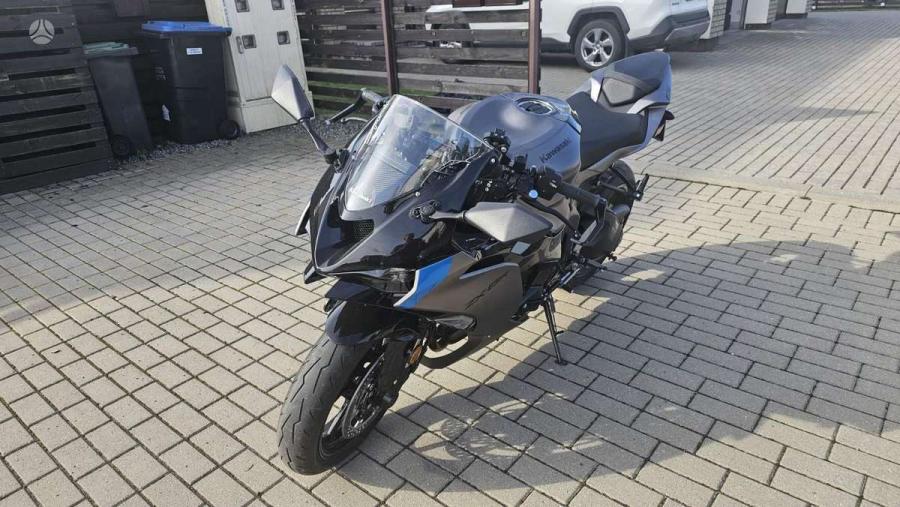 Серый Кавасаки Ninja 2025 в Вильнюс, объемом двигателя 0.64 л и пробегом 4 тыс. км за 10600 €, фото 3 на AUTOMOTO.COM.LV