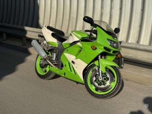 Kawasaki Ninja 1997 in Vilnius, with an engine capacity of 0.90 L and mileage of 65 thousand km for 1600 €, photo  on AUTOMOTO.COM.LV
