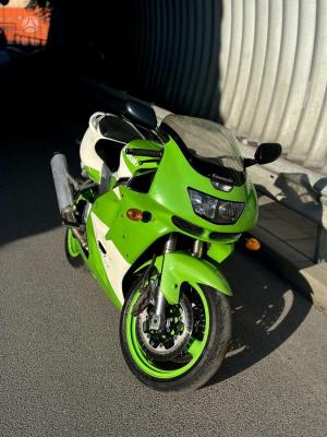 Kawasaki Ninja 1997 in Vilnius, with an engine capacity of 0.90 L and mileage of 65 thousand km for 1600 €, photo 5 on AUTOMOTO.COM.LV