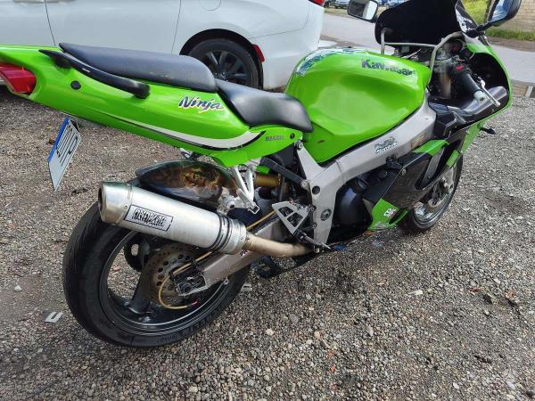 Kawasaki Ninja 1999 Kauņa, ar dzinēja tilpumu 0.75 L un nobraukumu 180 tūkst. km par 1200 €, foto 1 vietnē AUTOMOTO.COM.LV