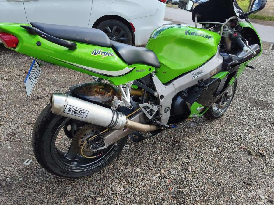 Kawasaki Ninja 1999 Kauņa, ar dzinēja tilpumu 0.75 L un nobraukumu 180 tūkst. km par 1200 €, foto 1 vietnē AUTOMOTO.COM.LV