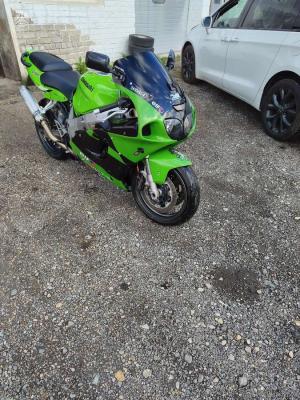 Kawasaki Ninja 1999 Kauņa, ar dzinēja tilpumu 0.75 L un nobraukumu 180 tūkst. km par 1200 €, foto 3 vietnē AUTOMOTO.COM.LV