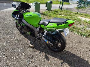 Kawasaki Ninja 1999 Kauņa, ar dzinēja tilpumu 0.75 L un nobraukumu 180 tūkst. km par 1200 €, foto 4 vietnē AUTOMOTO.COM.LV
