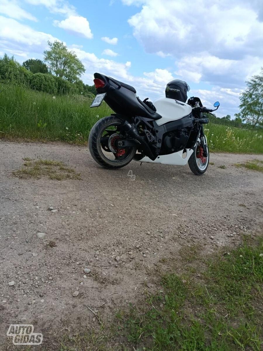Kawasaki Ninja 1999 in Vilnius, with an engine capacity of 0.75 L and mileage of 0 thousand km for 1000 €, photo 5 on AUTOMOTO.COM.LV