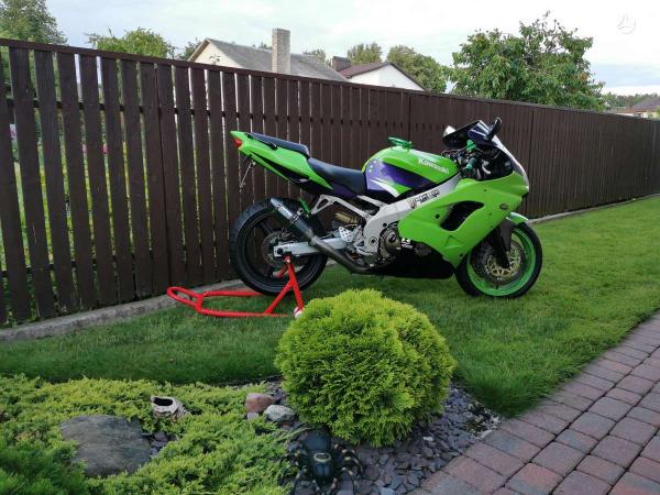 Кавасаки Ninja 2001 в Шяуляй, объемом двигателя 0.90 л и пробегом 37 тыс. км за 3000 €, фото 1 на AUTOMOTO.COM.LV