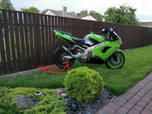 Kawasaki Ninja 2001 Šauļi, ar dzinēja tilpumu 0.90 L un nobraukumu 37 tūkst. km par 3000 €, foto  vietnē AUTOMOTO.COM.LV