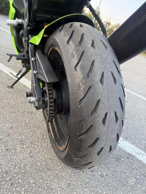 Kawasaki Ninja 2004 Šauļi, ar dzinēja tilpumu 1.00 L un nobraukumu 30 tūkst. km par 4300 €, foto 5 vietnē AUTOMOTO.COM.LV