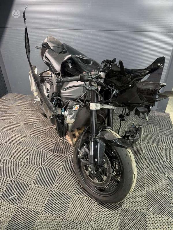 Kawasaki Ninja 2024 in Taurage, with an engine capacity of 0.64 L and mileage of 15 thousand km for 5050 €, photo 6 on AUTOMOTO.COM.LV