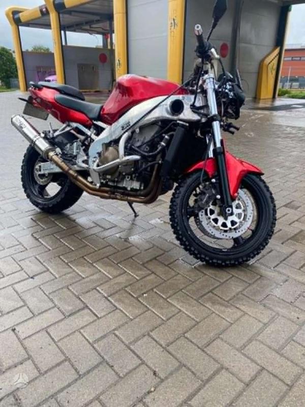 Sarkans Kawasaki Ninja 1998 Telšiai, ar dzinēja tilpumu 0.90 L un nobraukumu 18 tūkst. km par 1400 €, foto 3 vietnē AUTOMOTO.COM.LV