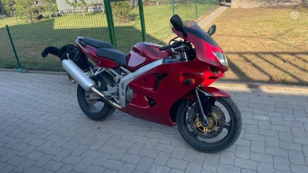 Red Kawasaki Ninja 1999 in Vilnius, with an engine capacity of 0.60 L and mileage of 46 thousand km for 1500 €, photo 1 on AUTOMOTO.COM.LV