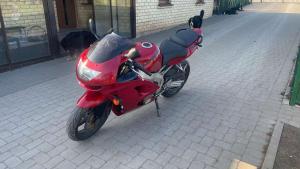 Red Kawasaki Ninja 1999 in Vilnius, with an engine capacity of 0.60 L and mileage of 46 thousand km for 1500 €, photo 4 on AUTOMOTO.COM.LV