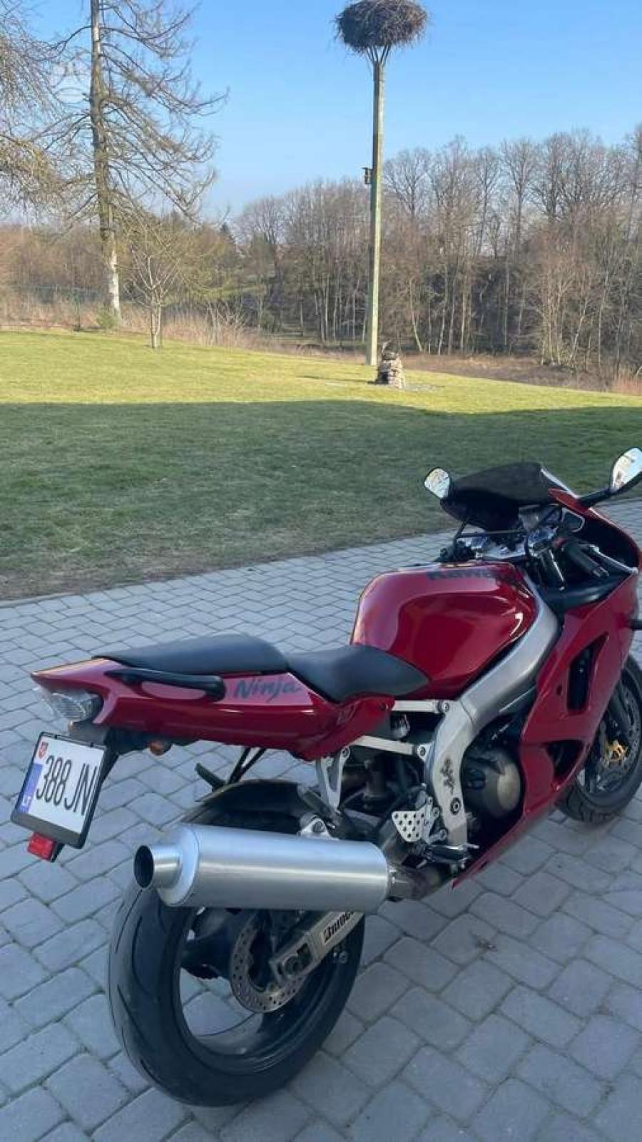 Red Kawasaki Ninja 1999 in Vilnius, with an engine capacity of 0.60 L and mileage of 46 thousand km for 1500 €, photo 5 on AUTOMOTO.COM.LV