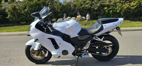 Красный Кавасаки Ninja 2000 в Вильнюс, объемом двигателя 1.20 л и пробегом 50 тыс. км за 2300 €, фото 2 на AUTOMOTO.COM.LV