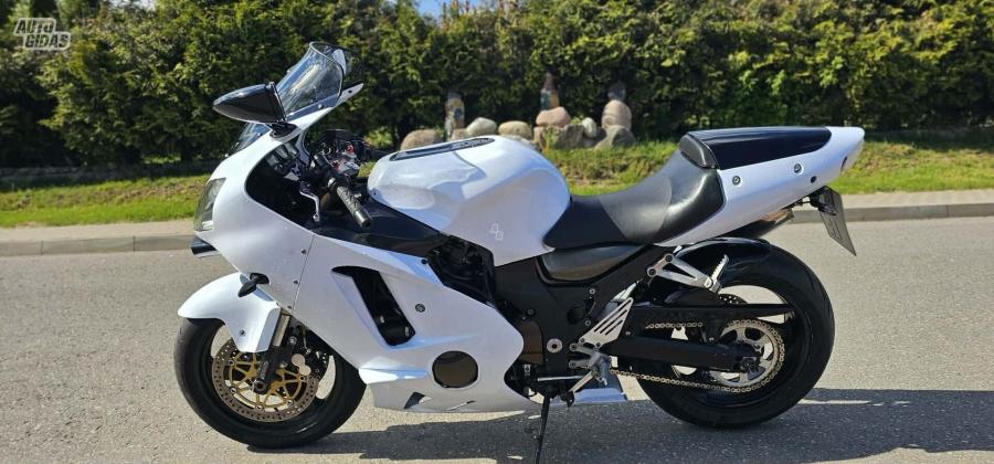 Красный Кавасаки Ninja 2000 в Вильнюс, объемом двигателя 1.20 л и пробегом 50 тыс. км за 2300 €, фото 3 на AUTOMOTO.COM.LV