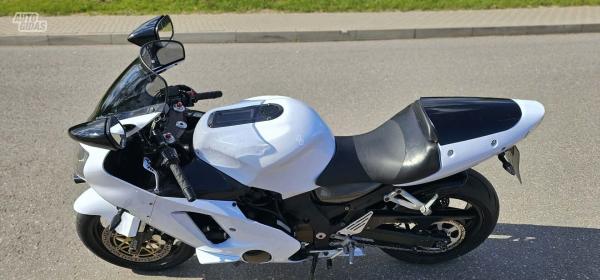 Красный Кавасаки Ninja 2000 в Вильнюс, объемом двигателя 1.20 л и пробегом 50 тыс. км за 2300 €, фото 7 на AUTOMOTO.COM.LV