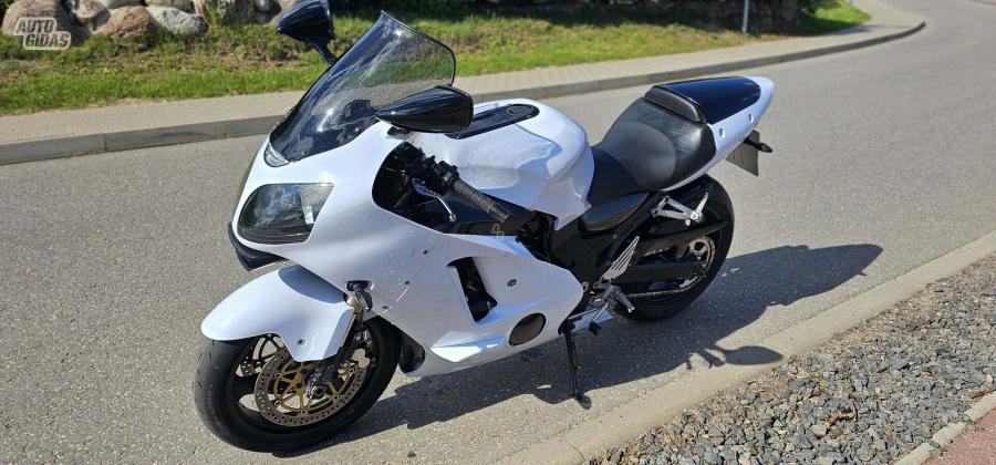 Красный Кавасаки Ninja 2000 в Вильнюс, объемом двигателя 1.20 л и пробегом 50 тыс. км за 2300 €, фото 10 на AUTOMOTO.COM.LV