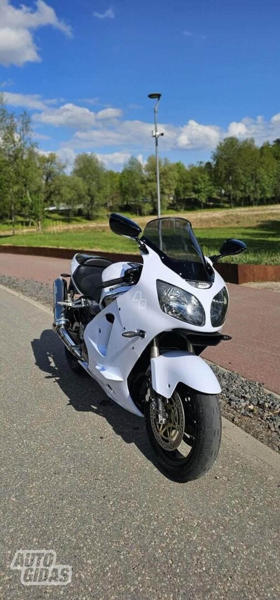 Красный Кавасаки Ninja 2000 в Вильнюс, объемом двигателя 1.20 л и пробегом 50 тыс. км за 2300 €, фото 17 на AUTOMOTO.COM.LV