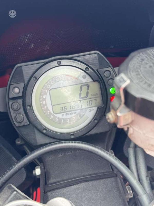 Красный Кавасаки Ninja 2005 в Вилкавишкис, объемом двигателя 0.64 л и пробегом 36 тыс. км за 4750 €, фото 3 на AUTOMOTO.COM.LV